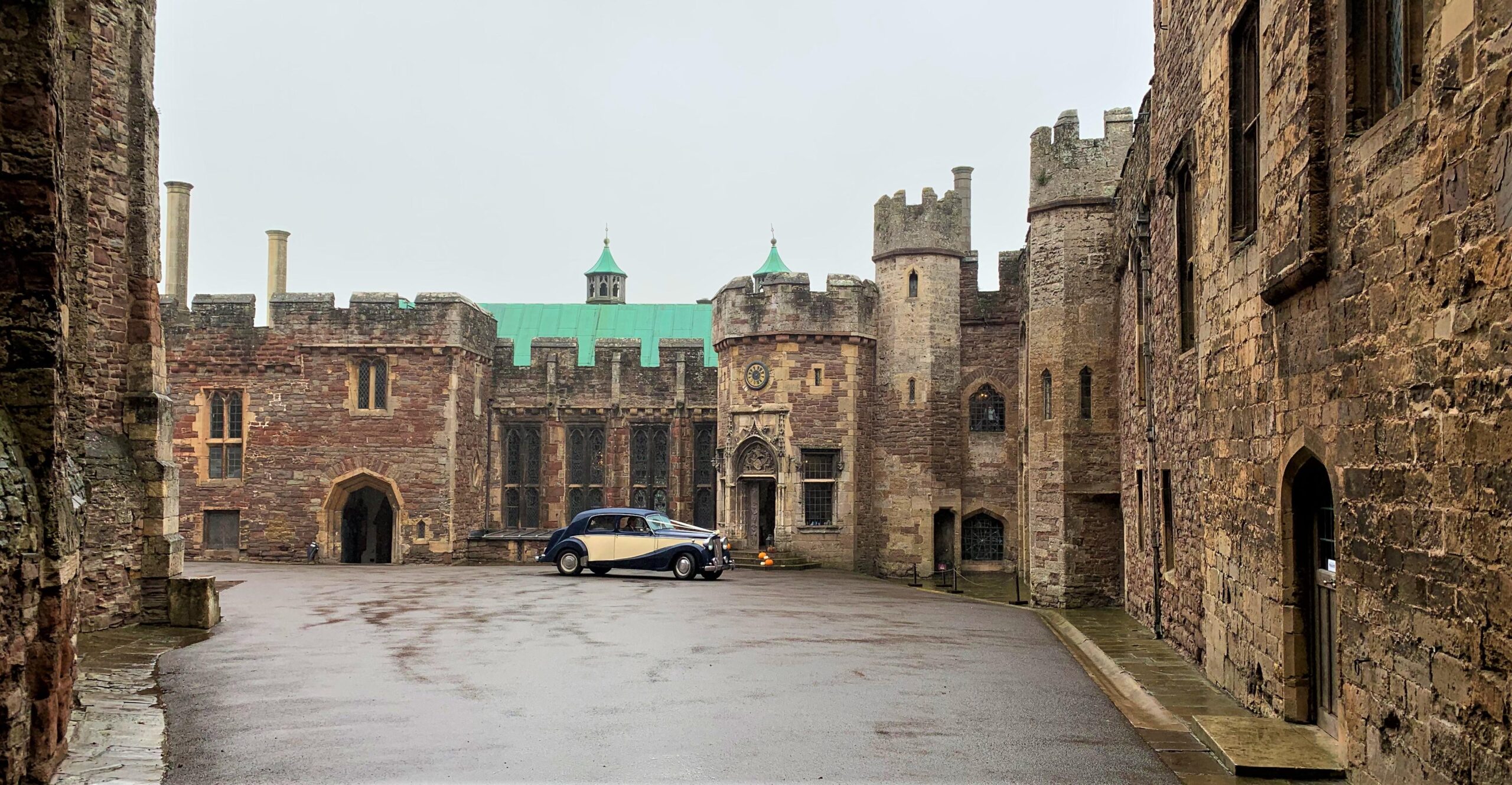 Hallowe'en Wedding Magic at Berkeley Castle - Robert Bone, Magician